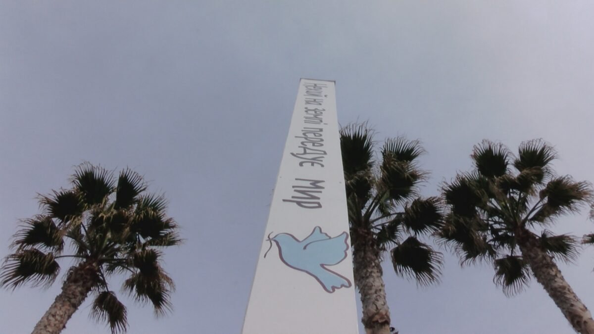 Crean escultura de la paz en Playas de Tijuana - XEWT 12