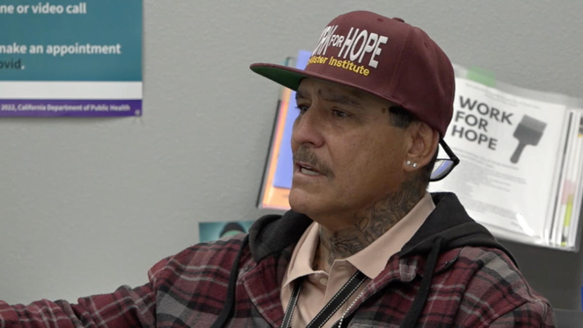 Joseph Rubio fue un “homeless” y ahora los ayuda - XEWT 12