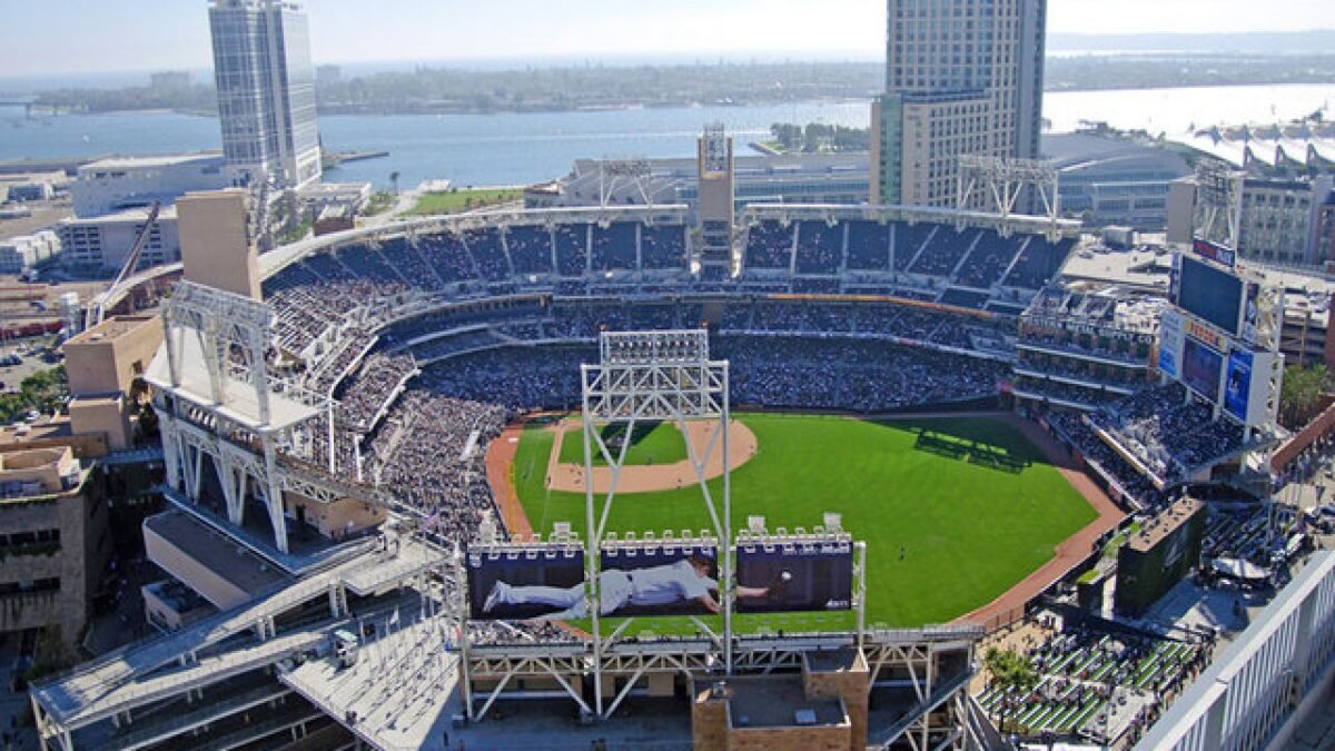 Petco Park albergará rodeo por primera vez - XEWT 12