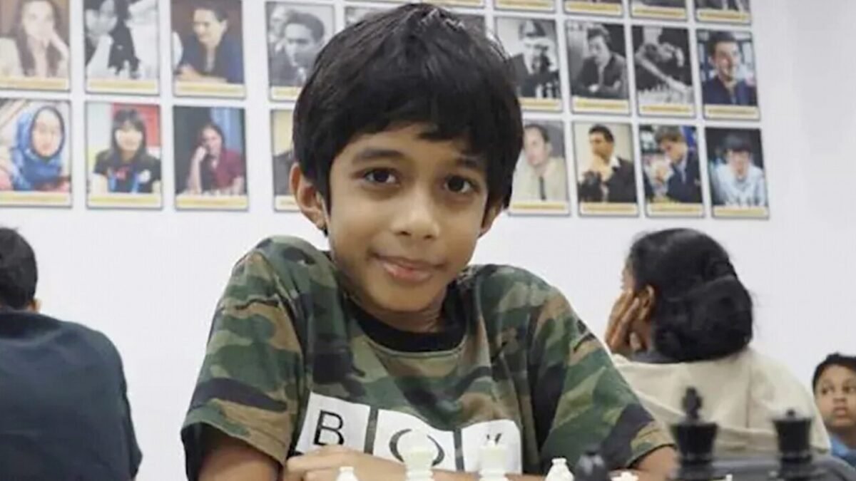 Niño bate récord al convertirse en jugador más joven de ajedrez en ...