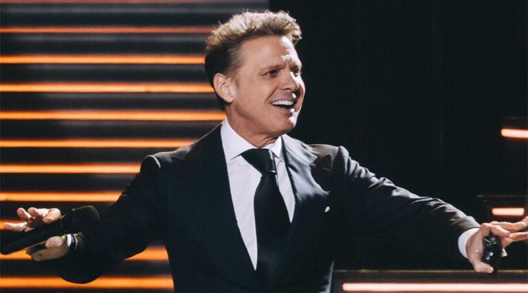 LUIS MIGUEL PRESENTA UN CUADRO DE NEUMONÍA, RAZÓN POR LA QUE PAUSÓ SU GIRA - XEWT 12